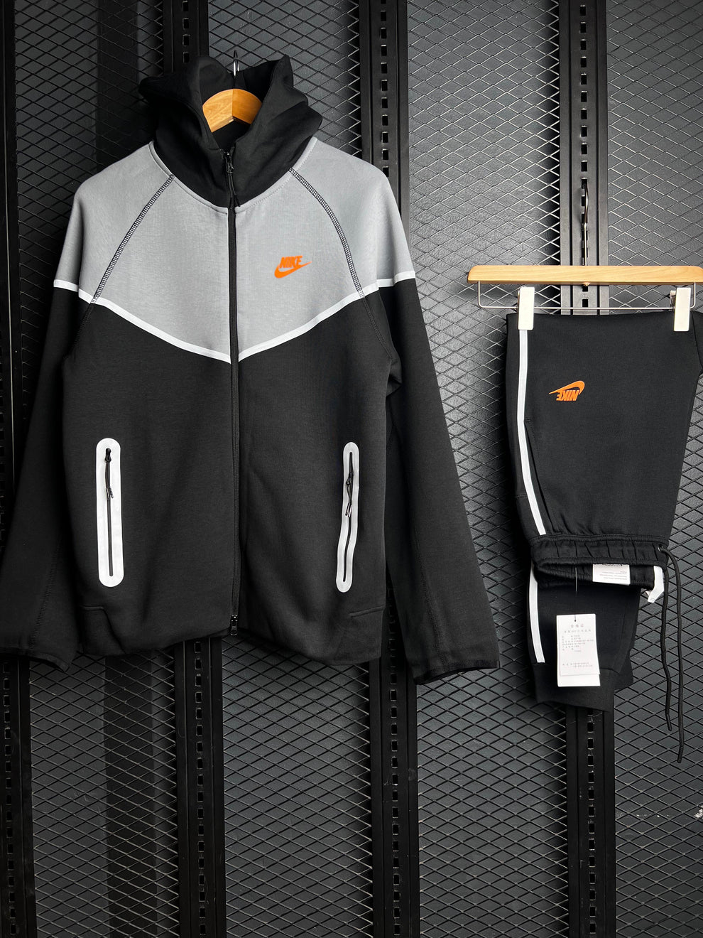 T-F tracksuit Windrunner – Marathon Club